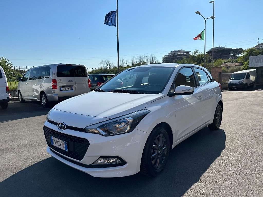 Hyundai i201.2 84 CV 5 porte Blackline