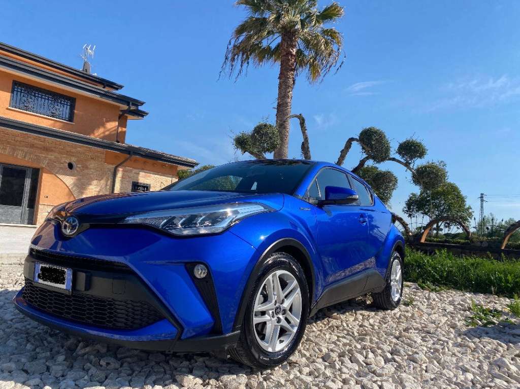 Toyota C-HR1.8h Active e-cvt NO VINCOLO FINANZIAMENTO