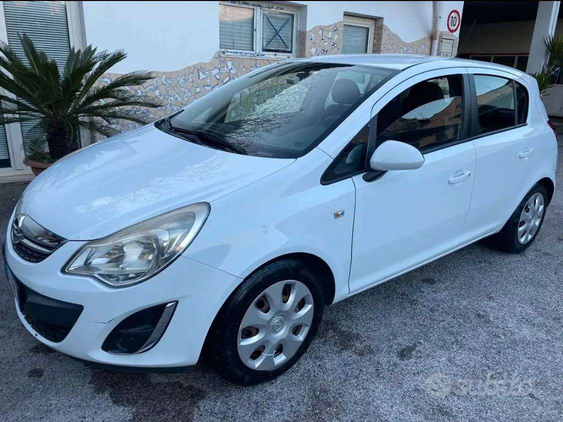 Opel CorsaCorsa 5p 1.2 Club Gpl-tech 85cv