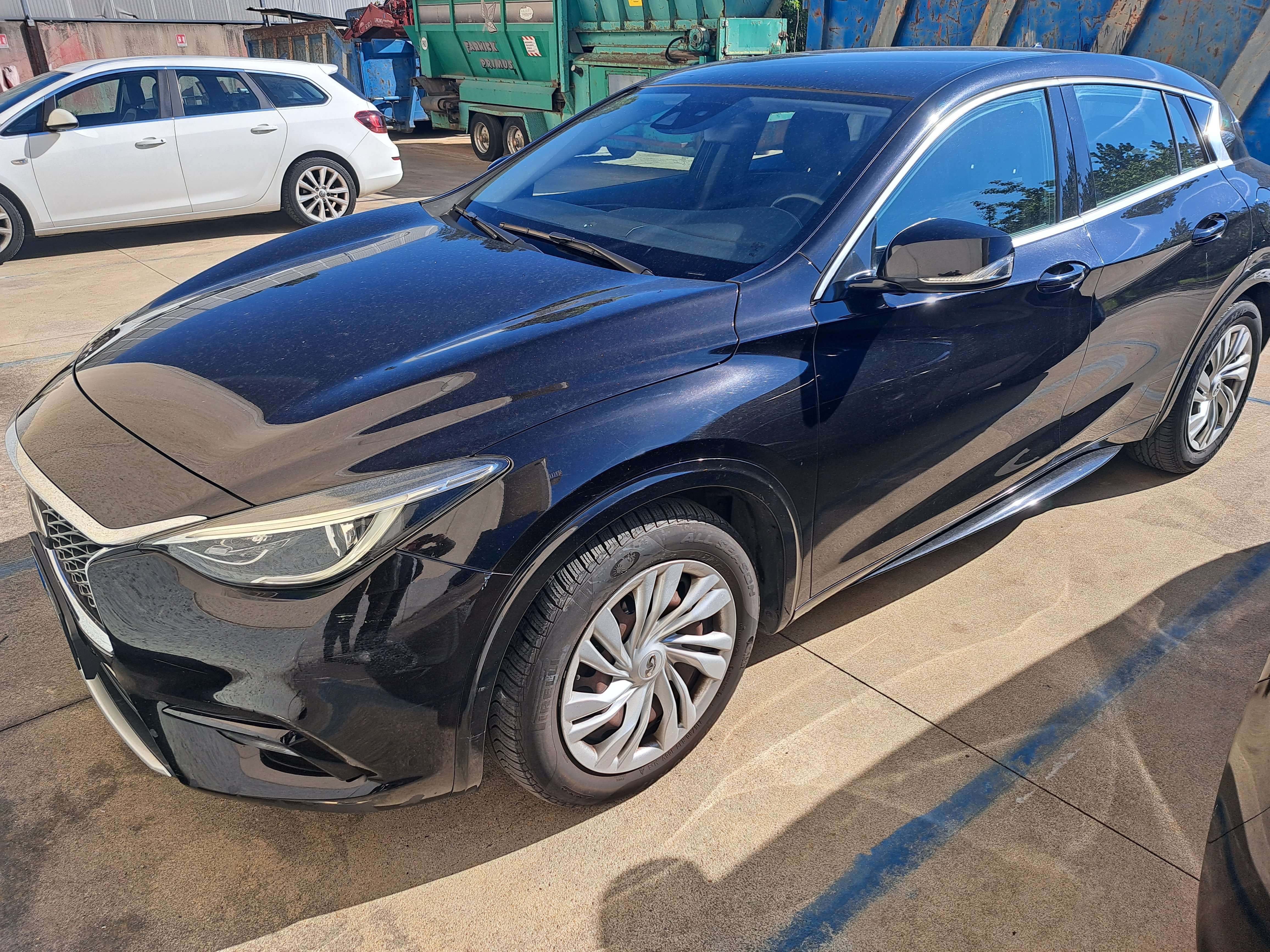 Infiniti Q30Q30 1.5d Business 109cv dct