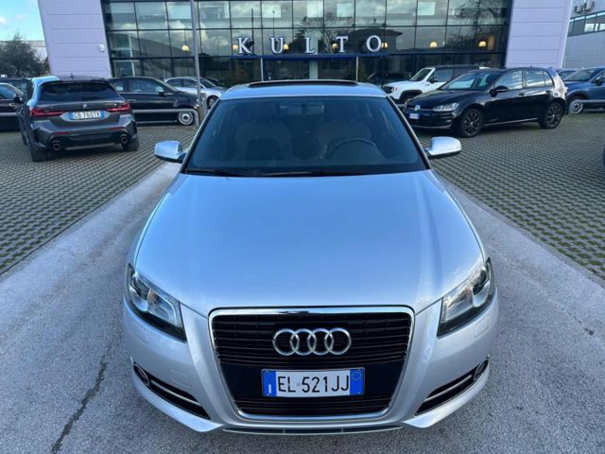 AUDI A3 2ª serie A3 1.6 TDI 105 CV CR Attraction