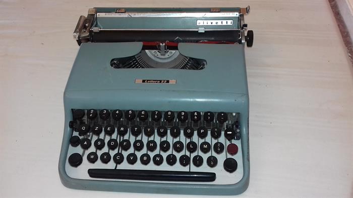 MACCHINA DA SCRIVERE OLIVETTI