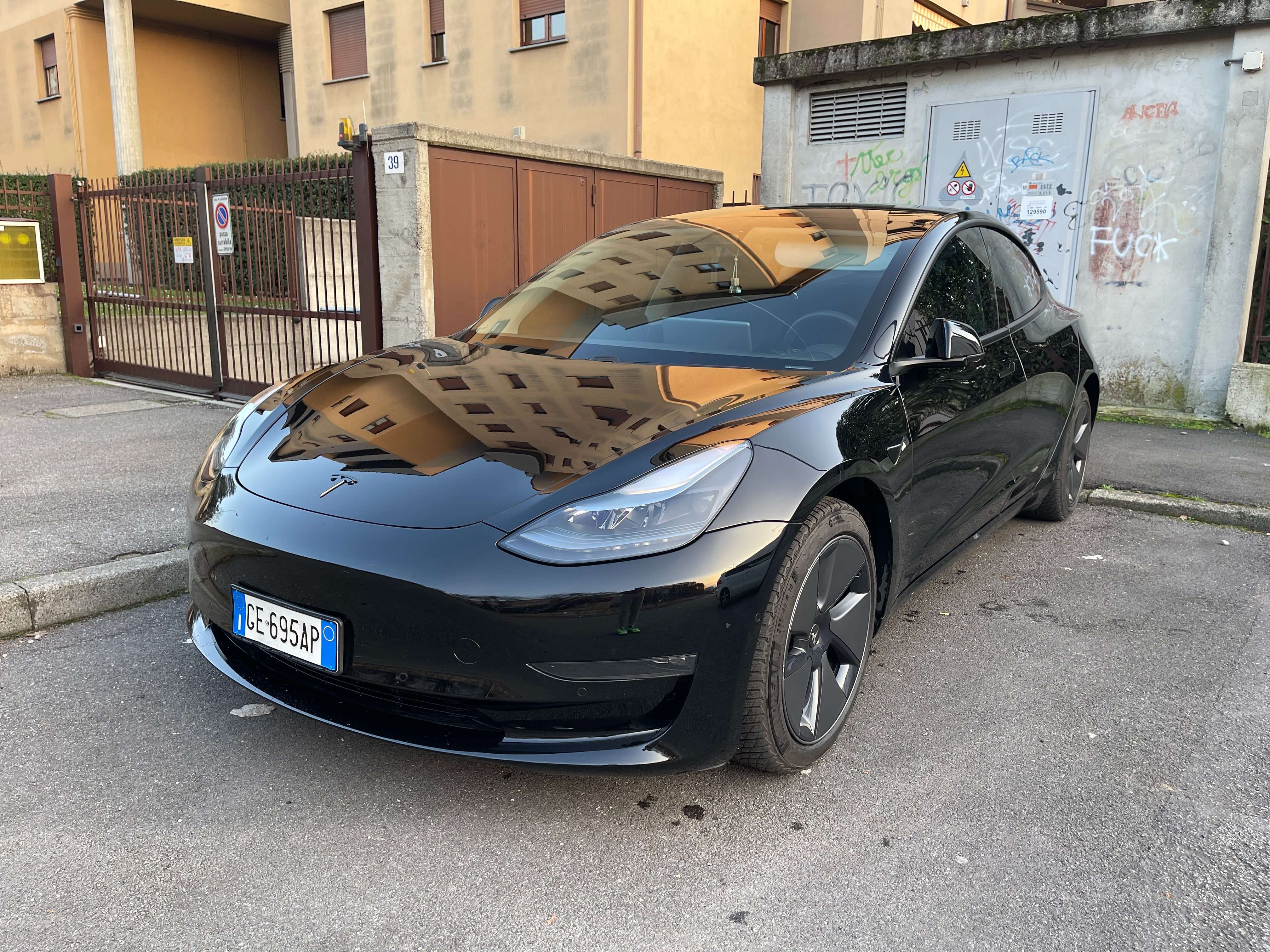 Tesla Model 3Model 3 Long Range Dual Motor awd