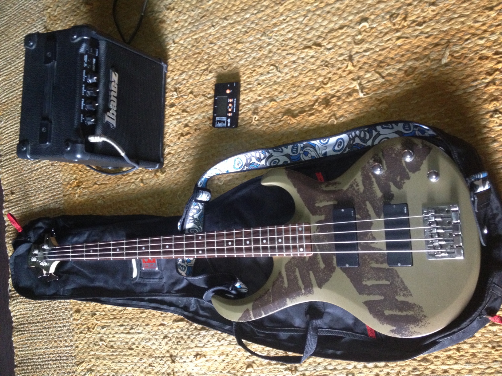 BASSO IBANEZ + AMPLI 10W IBANEZ NUOVO