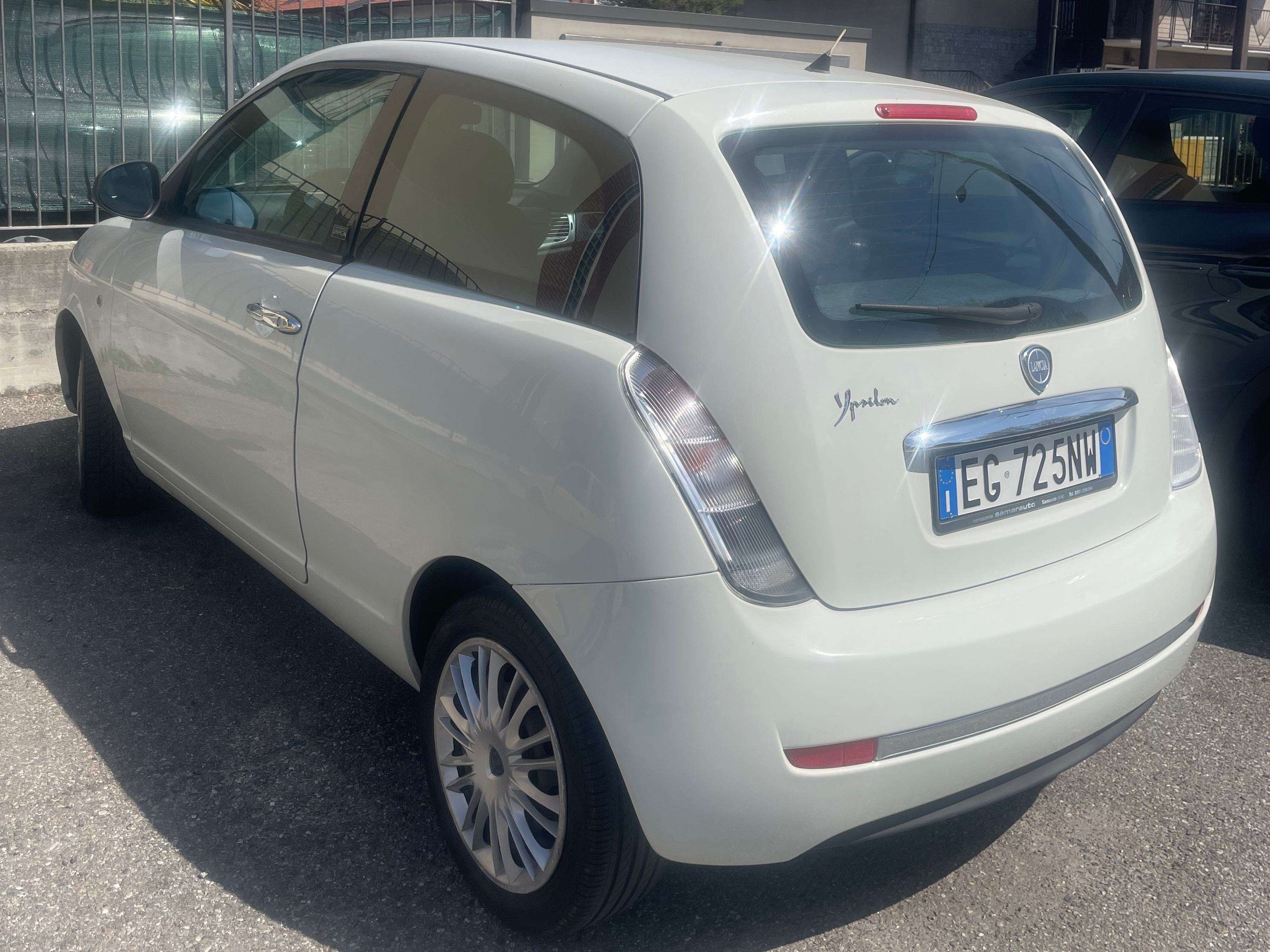 Lancia Ypsilon1.2 8v Platino