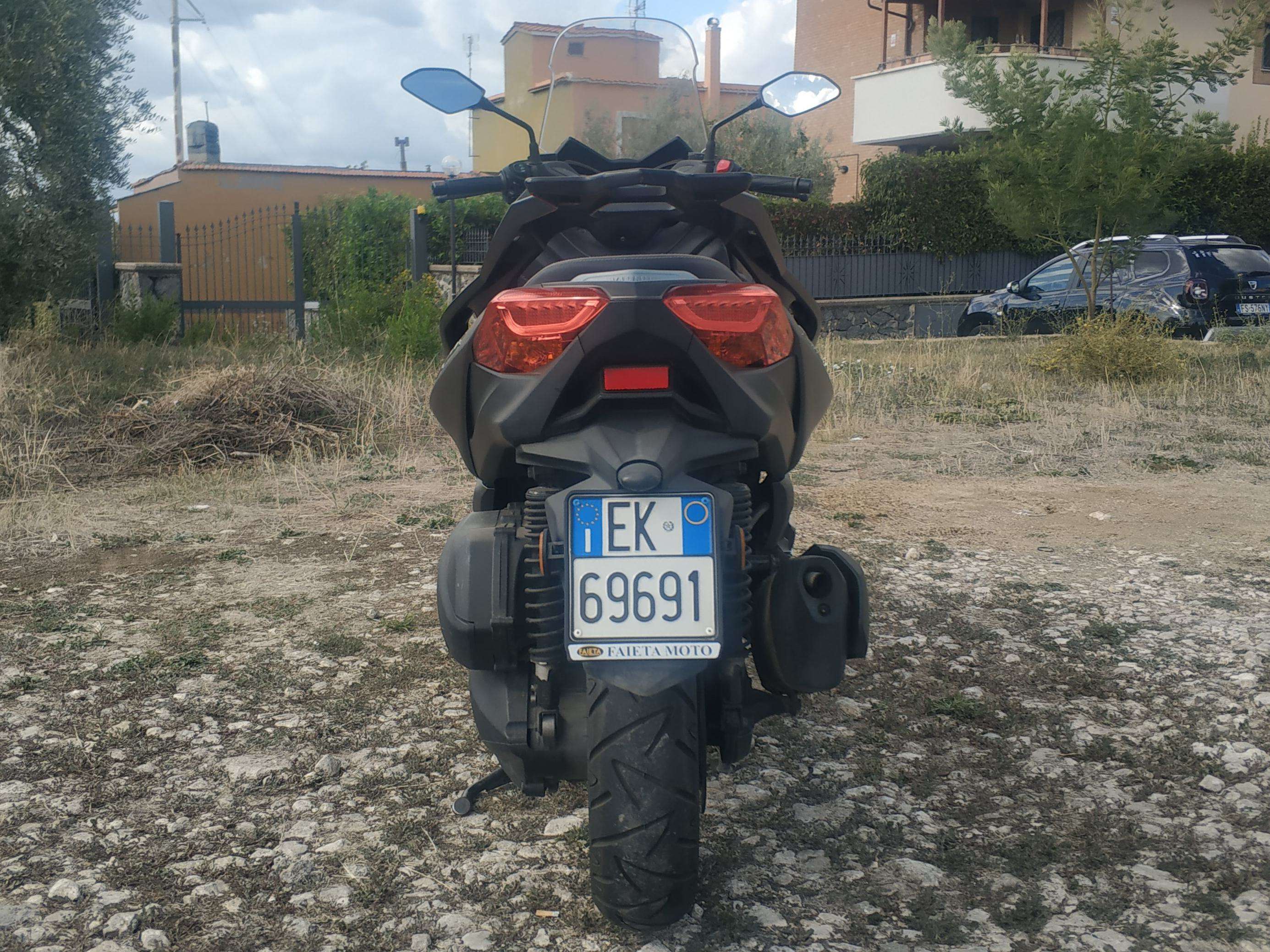 Yamaha X-Max 300