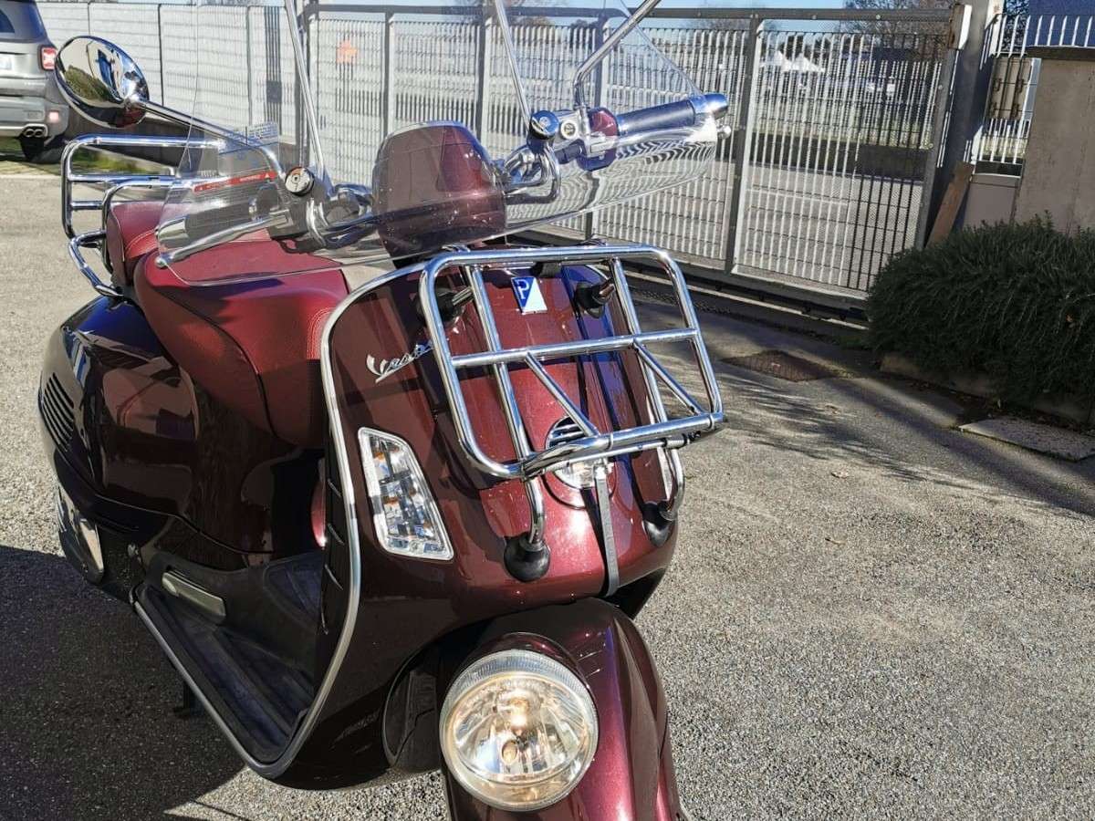 Piaggio GTS 300Via della moda